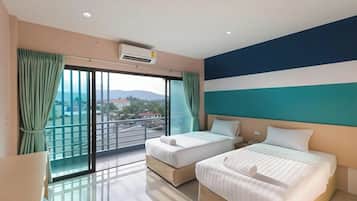 Quarto Twin Deluxe | Secretária, cortinas/cortinados opacos, Wi-fi grátis