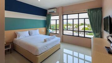 Quarto Duplo Superior | Secretária, cortinas/cortinados opacos, Wi-fi grátis
