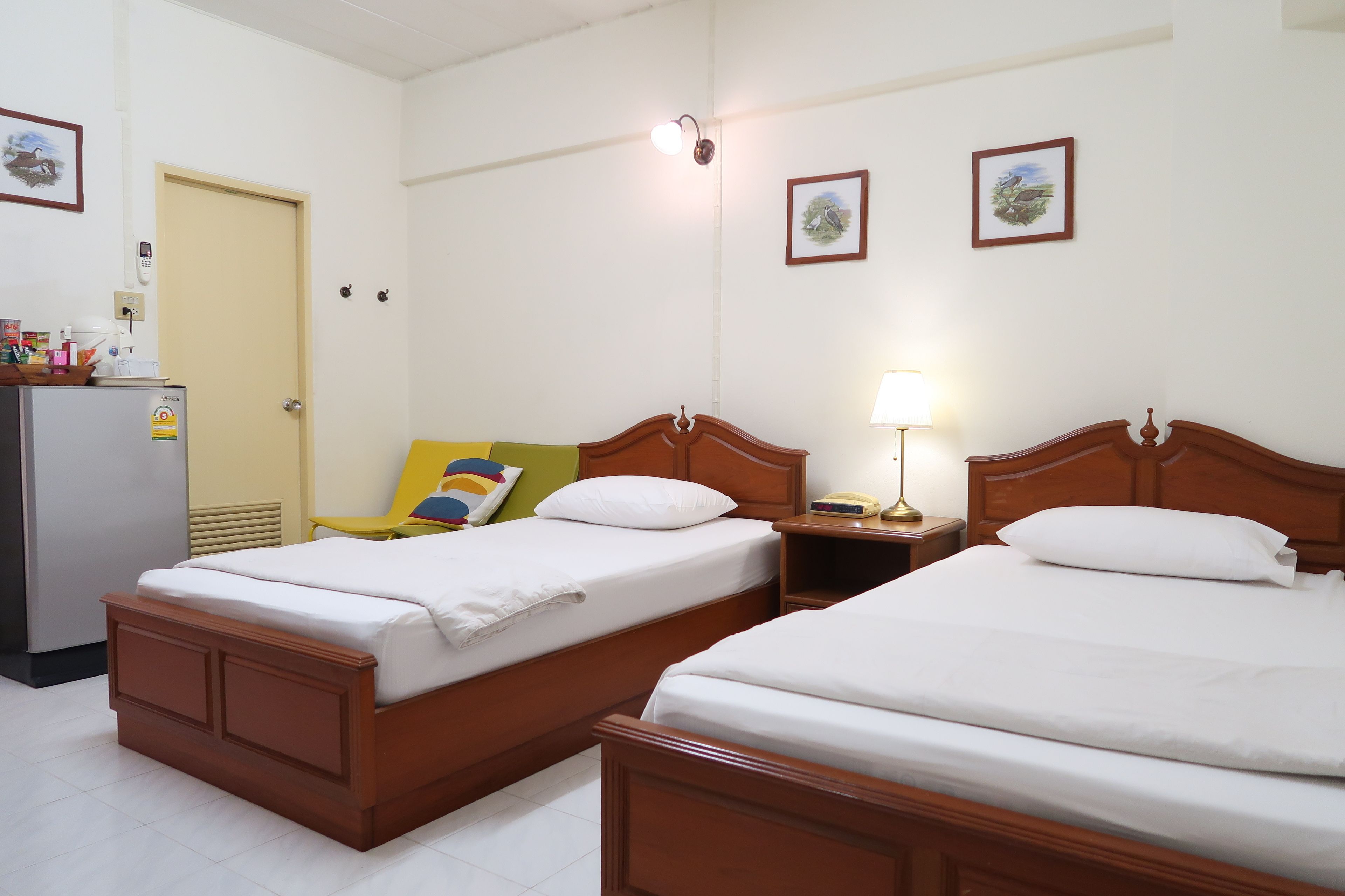 Quarto Deluxe, 2 camas individuais, banheira, Vista para a cidade | Minibar, secretária, Wi-fi grátis 