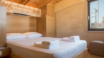 Villa, vista para o mar | 2 quartos, cofre no quarto, com mobília individualizada, secretária