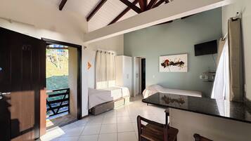 Quarto família, cozinha | Cofres nos quartos, Wi-Fi de cortesia, roupa de cama