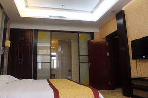 Minibar, cofre no quarto, secretária, cortinas/cortinados opacos 