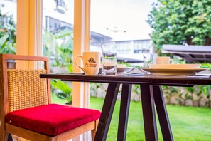 Pequenos-almoços servidos, cozinha local e internacional 