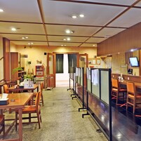 Café da manhã, almoço e jantar; culinária japonesa 