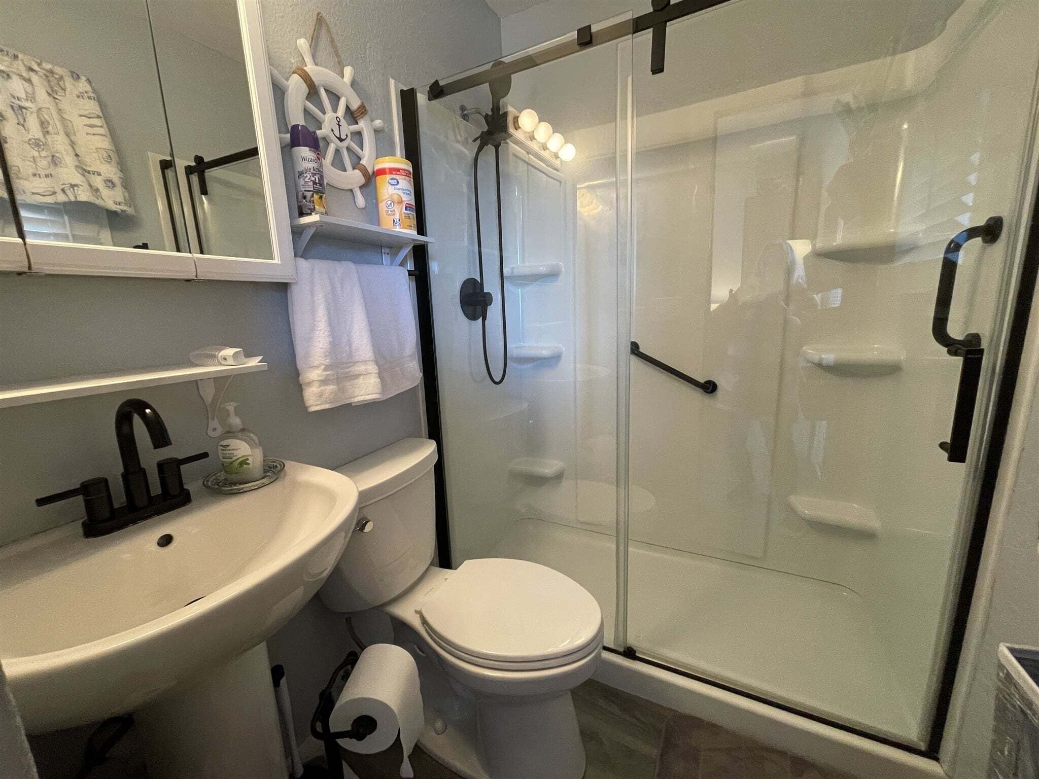 Estúdio | Casa de banho | Toalhas fornecidas 