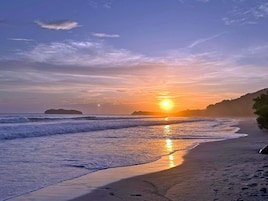 Perto da praia, praia de areia branca