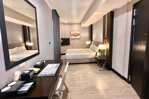 Quarto standard, 1 cama Queen | Frigobar, cofres nos quartos, escrivaninha