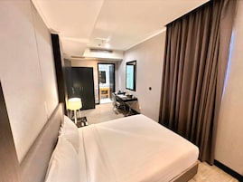 Quarto standard, 1 cama Queen | Frigobar, cofres nos quartos, escrivaninha