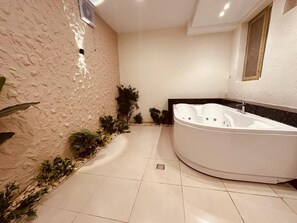 TV de tela plana 32 polegadas com canais via satélite, TV