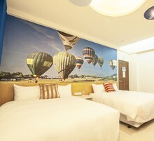 Quarto Quádruplo Deluxe | Cortinas/cortinados opacos, camas desdobráveis, roupa de cama fornecida 