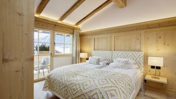 2 quartos, roupa de alta qualidade, minibar, cofre no quarto