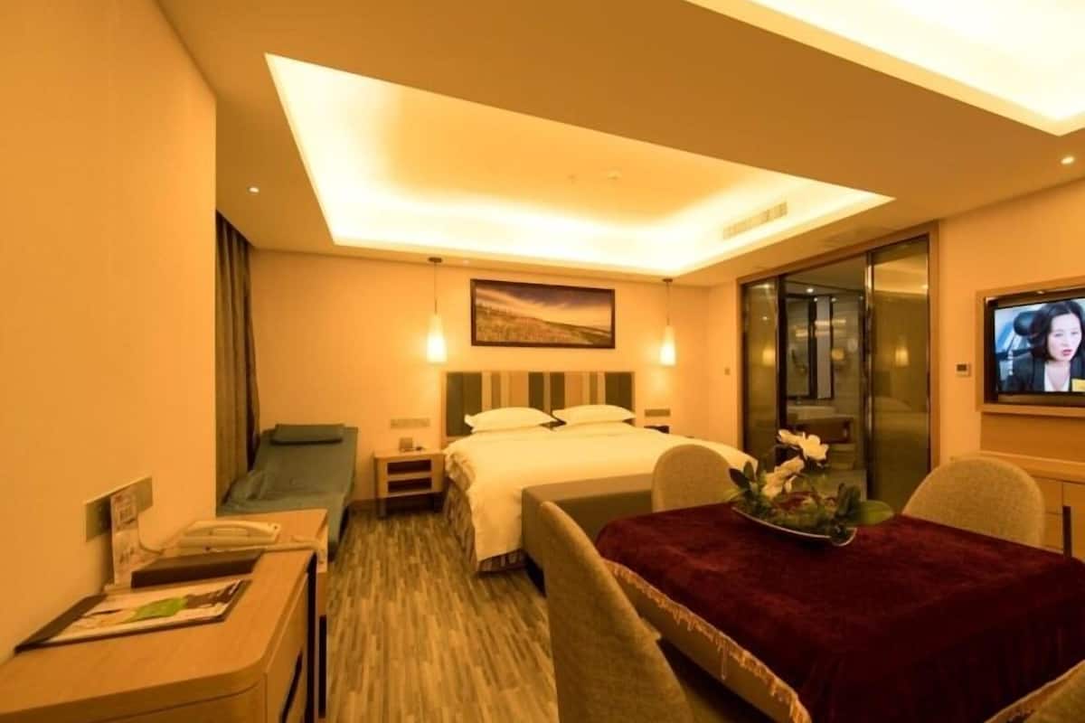 Suite Superior | Cortinas/cortinados opacos, ferro/tábua de engomar, Wi-fi grátis