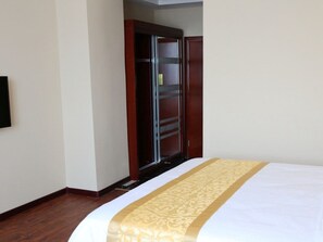 Cortinas blackout, ferros/tábuas de passar roupa, Wi-Fi de cortesia