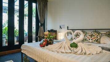 Quarto, 1 cama queen-size, vista para o jardim | 1 quarto, Wi-fi grátis, roupa de cama fornecida