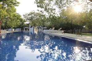 Piscina externa, piscina infinita