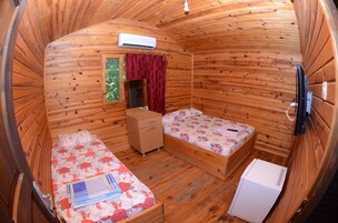 Quarto luxo | Escrivaninha, Wi-Fi de cortesia, roupa de cama