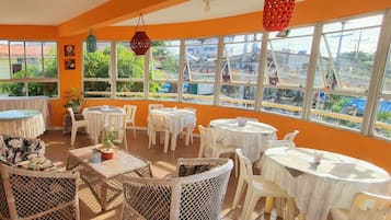 Pequeno-almoço tipo buffet diário incluído