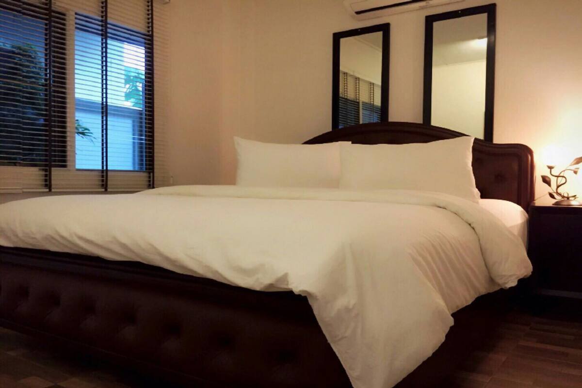Quarto casal superior | Cortinas blackout, Wi-Fi de cortesia