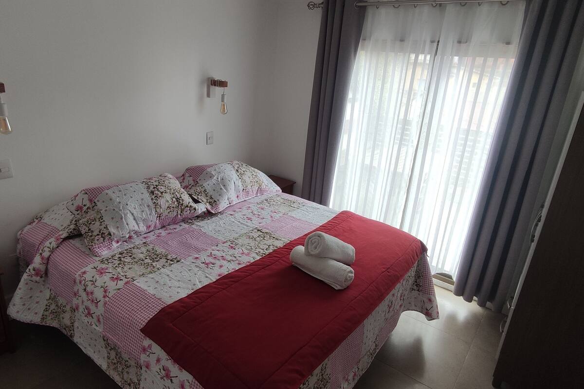 Apartamento panorâmico | 1 quarto, edredons de pluma, cortinas blackout