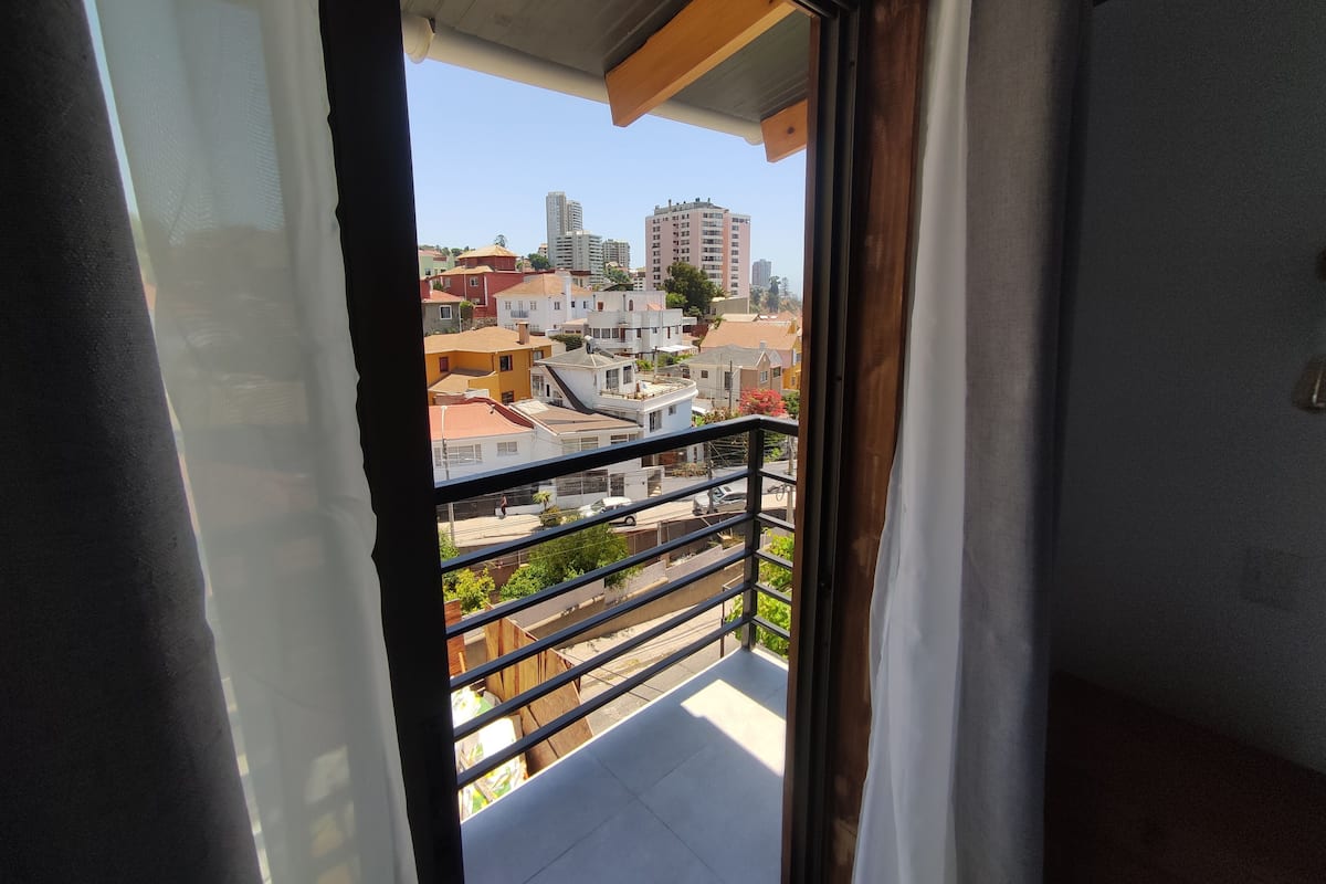 Apartamento panorâmico, várias camas, banheiro privativo | 1 quarto, edredons de pluma, cortinas blackout