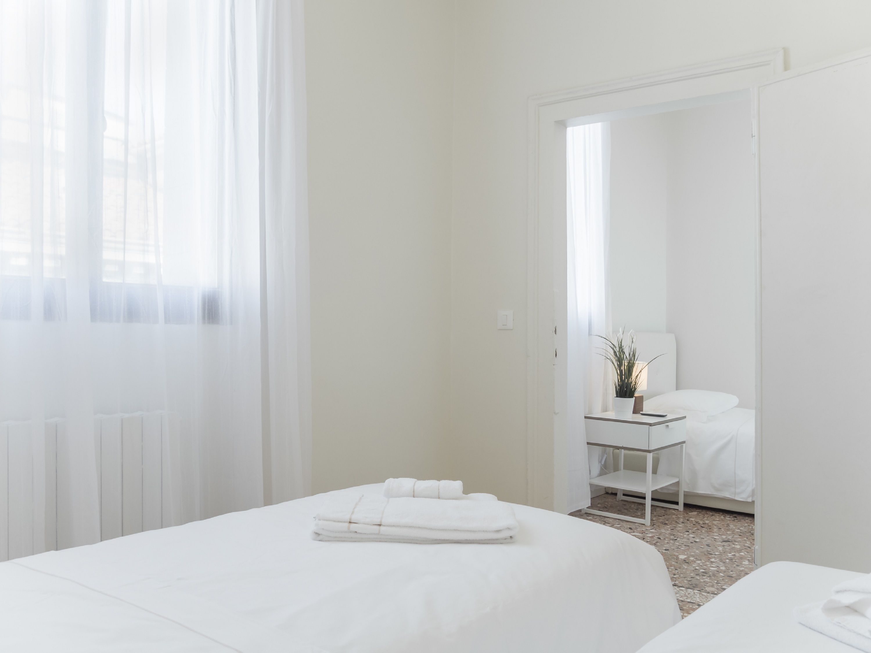 Apartamento clássico, 3 quartos (Check-in online) | 3 quartos, roupas de cama premium, edredons de pluma