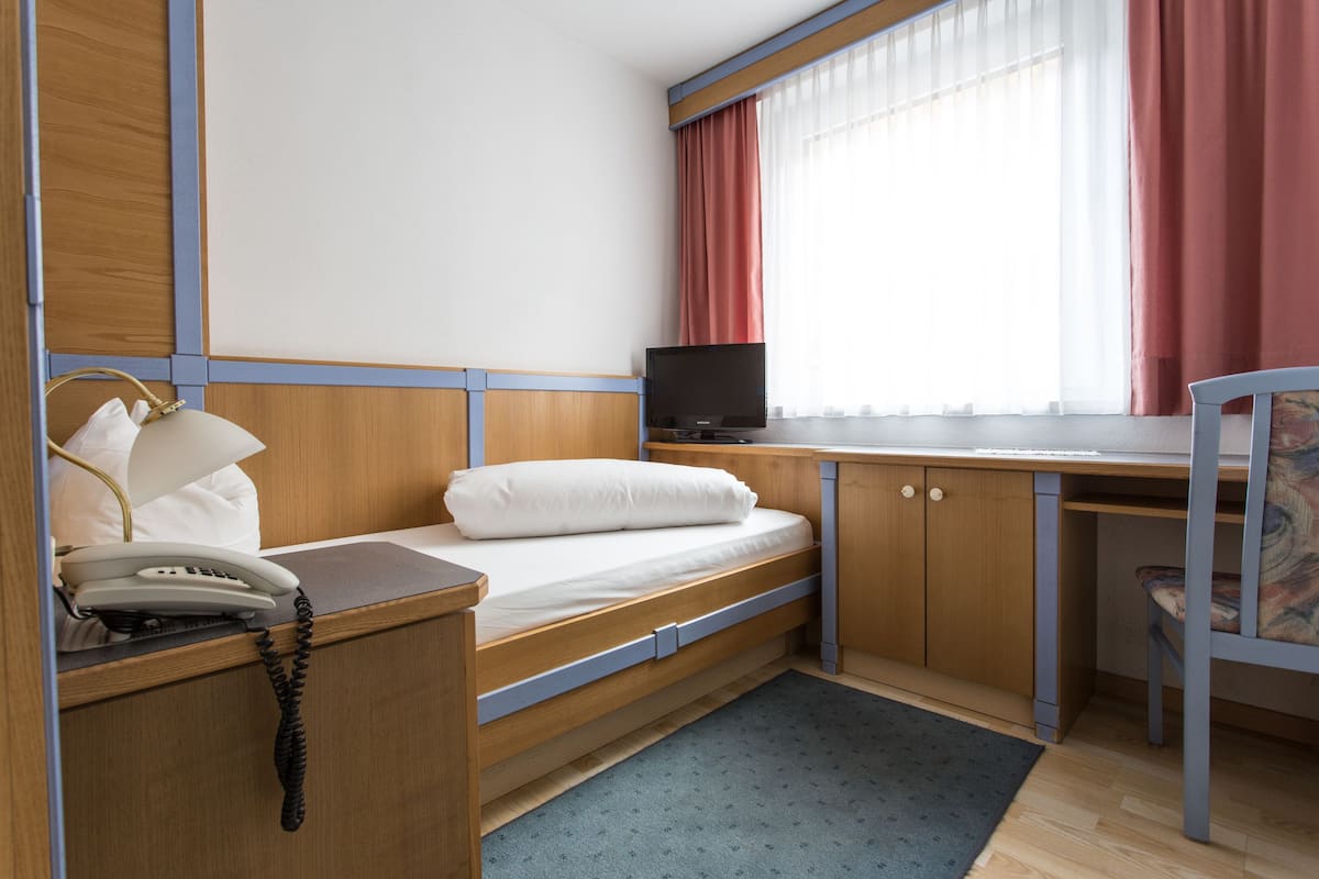 Quarto Individual | Cofre no quarto, secretária, Wi-fi grátis