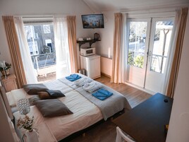 Quarto Twin, 2 camas individuais | Edredões de penas, camas de colchão pillowtop, ferro/tábua de engomar 