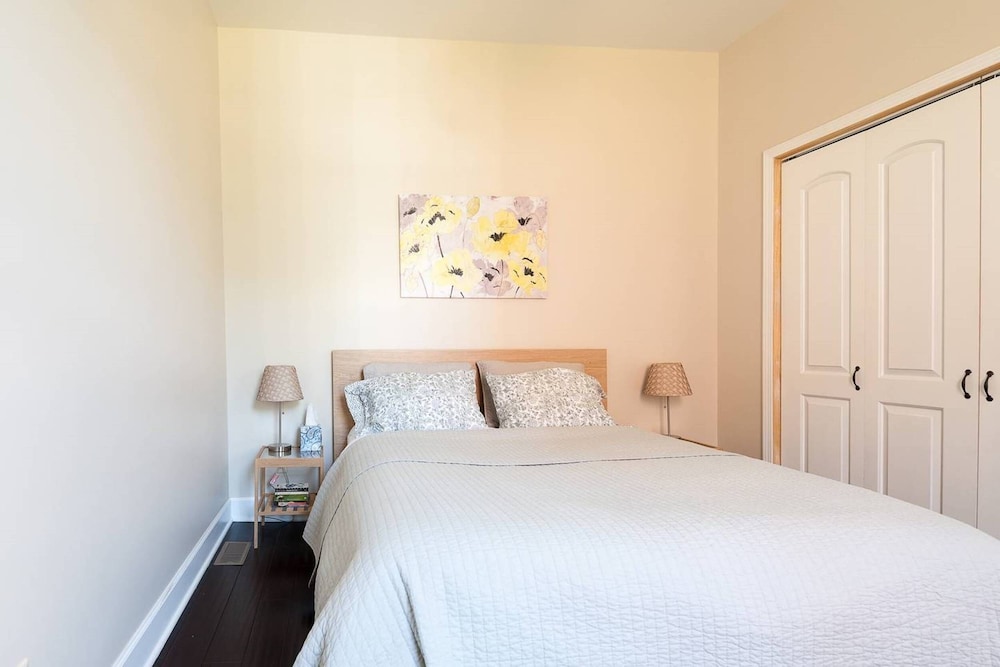 Love Italian? You'll Love 'The Hill' Nbhd. Clean & Cozy 1st Fl Apt - Berkeley, MO