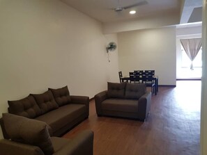 Apartamento, 3 quartos | Quartos insonorizados, ferro/tábua de engomar, Wi-fi grátis 