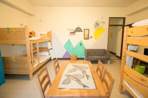 Cortinas/cortinados opacos, quartos insonorizados, Wi-fi grátis 