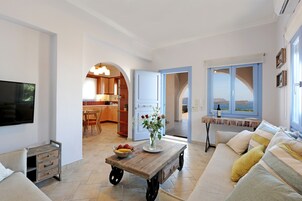 Villa, 3 quartos, vista para o mar | Sala de estar | TV de ecrã plano 