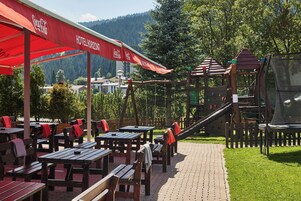 Área de recreio para crianças (ao ar livre)