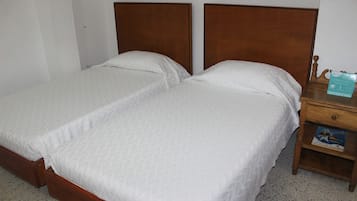 Quarto duplo | Frigobar, camas extras/dobráveis (sobretaxa), Wi-Fi de cortesia