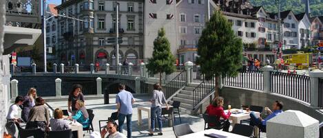 Pequenos-almoços e jantares servidos, incluindo cozinha regional