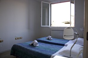 Escrivaninha, ferros/tábuas de passar roupa, Wi-Fi de cortesia