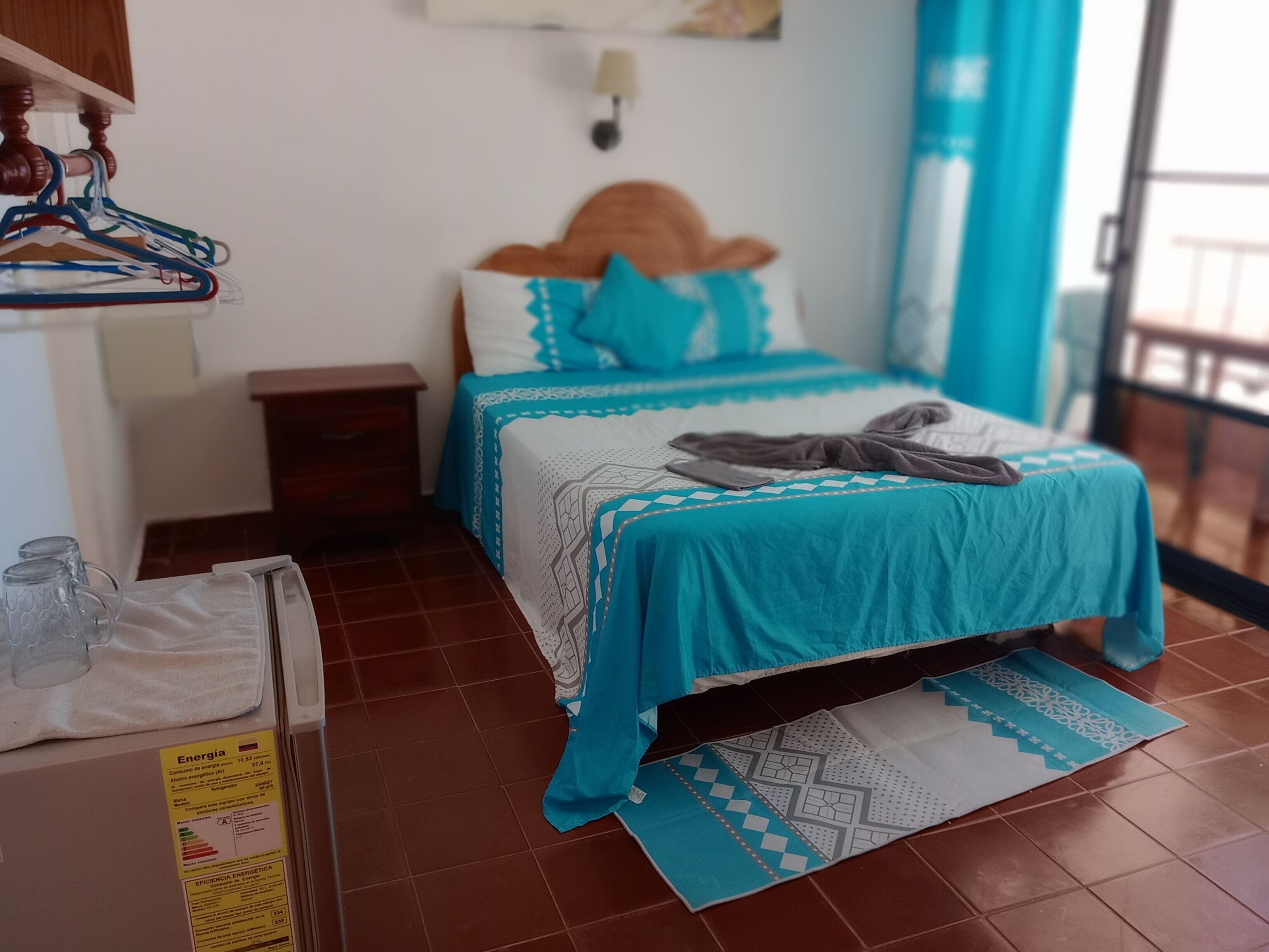 Ocean View Room w/fan #21 | Cofre no quarto, secretária 