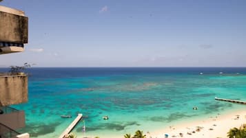 Estúdio Económico, várias camas, vista parcial para o oceano | Varanda