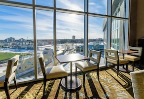 Café da manhã com buffet grátis todos os dias