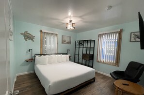 Suite Deluxe, 1 quarto, cozinha | Edredões de penas, com decoração personalizada 