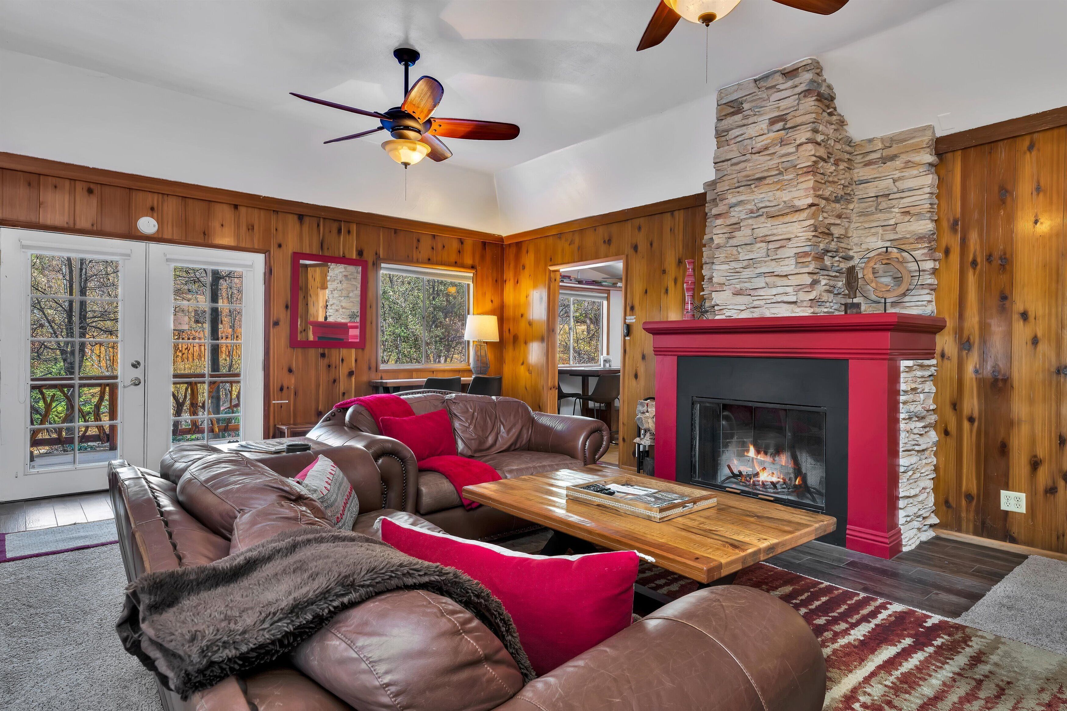 Meilleur Emplacement  En Ville  Chiens Oui! Pick Pommes & Pears! Haut De Gamme  Pro Clean - Californie