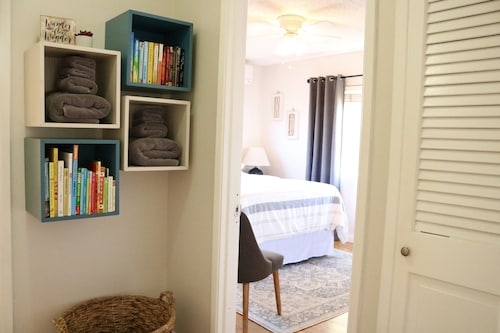 Comfy, Cozy Updated Guest Home With Private Outdoor Patio And Canyon Views - San Diego, CA