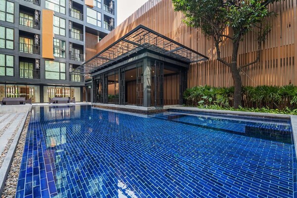 The Base Height By Gif - Phuket