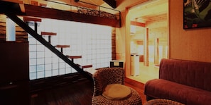Apartamento Superior em Condomínio Fechado, não fumadores, vista para a montanha | Edredões de penas, cortinas/cortinados opacos, ferro/tábua de engomar 