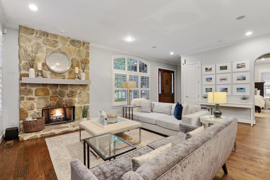 Tudor Moderno En El Corazón De Dallas Con Backyard Oasis - Dallas, TX