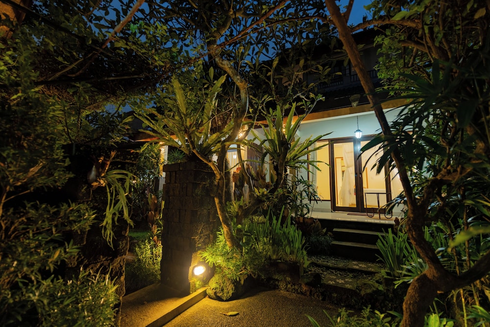 Desak Putu Putra Hidden - Ubud