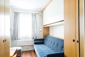 Quarto duplo básico | Cortinas blackout, Wi-Fi de cortesia, roupa de cama