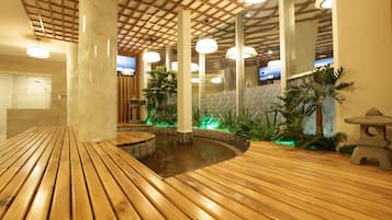 Sauna seca, banheira de hidromassagem, sauna a vapor