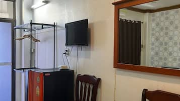 Quarto Triplo Familiar, varanda | Secretária, ferro/tábua de engomar, Wi-fi grátis