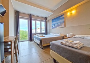 Quarto Triplo Comfort | Secretária, quartos insonorizados, Wi-fi grátis 
