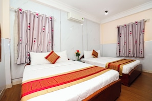 Quarto superluxo | Roupas de cama premium, frigobar, escrivaninha